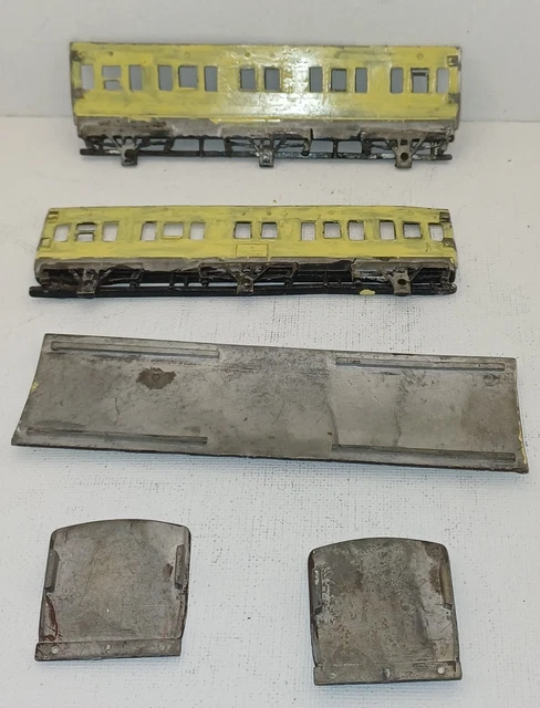VINTAGE TRAIN CARRIAGE, Coach, 6" long, possibly 00 Gauge, parts £2.23 ...