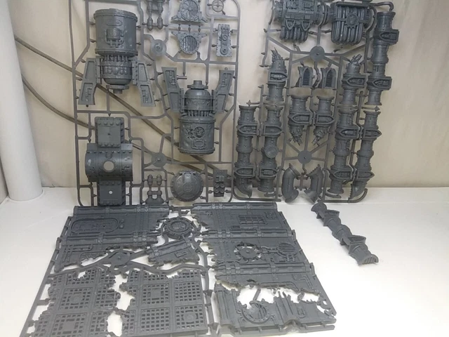 WARHAMMER 40K- COMMAND Edition Terrain on Sprue missing one building £ ...