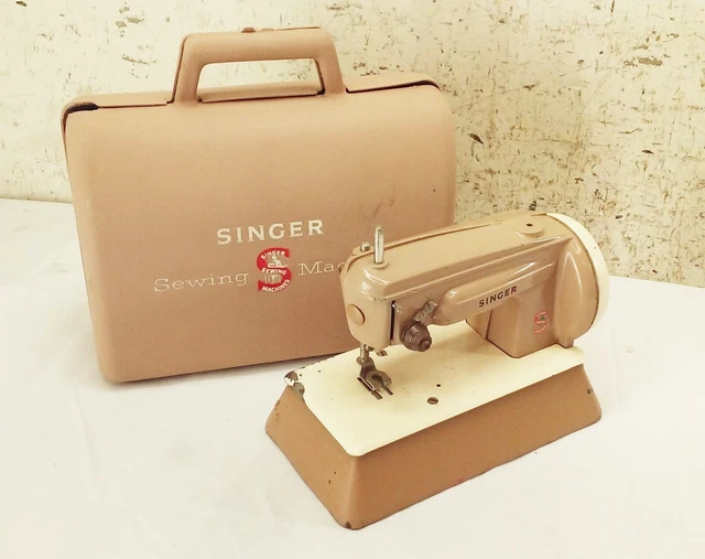 VTG 1960S SINGER hand crank childs toy sewing machine sewhandy 40 beige ...