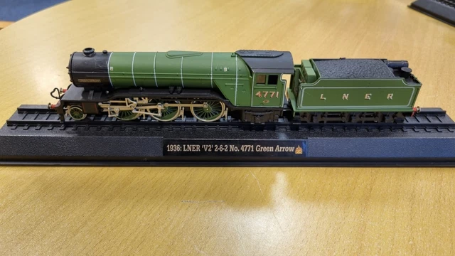 COLLECTORS STEAM ENGINE Display Model 1936: LNER V2 2-6-2 No. 4771 ...