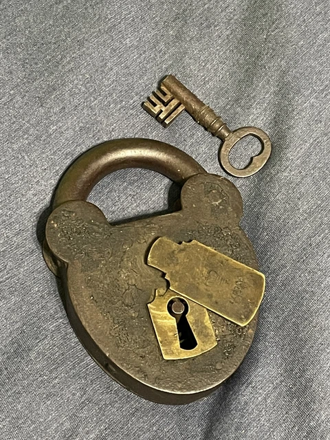 ANTIQUE 1800’S ER Crown English Padlock With Skeleton Key $150.00 ...