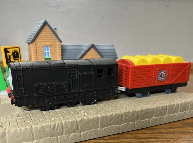 THOMAS & FRIENDS TrackMaster Talking Diesel Motorized Train Engine 2010 ...