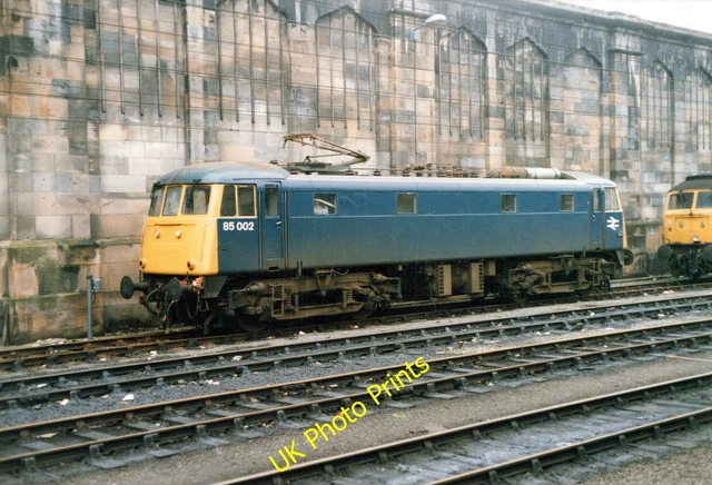 RAILWAY PHOTO 6X4 Class 85 85002 stabled at Carlisle 13/8/1986 £2.00 ...