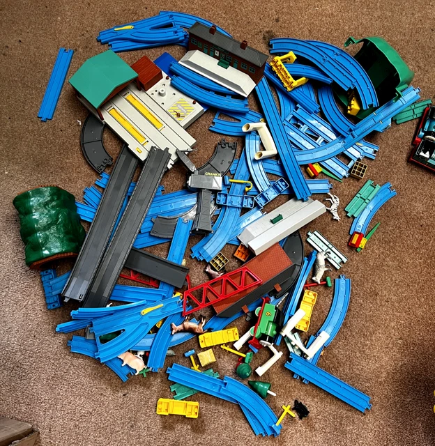 THOMAS THE TANK Engine and Friends Track, Trains, Buildeings Bundle $70 ...