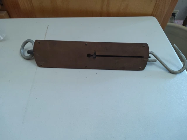 ANTIQUE PENN SCALE Mfg. 100 Lb Hanging Scale Brass Front Series V-10 £ ...