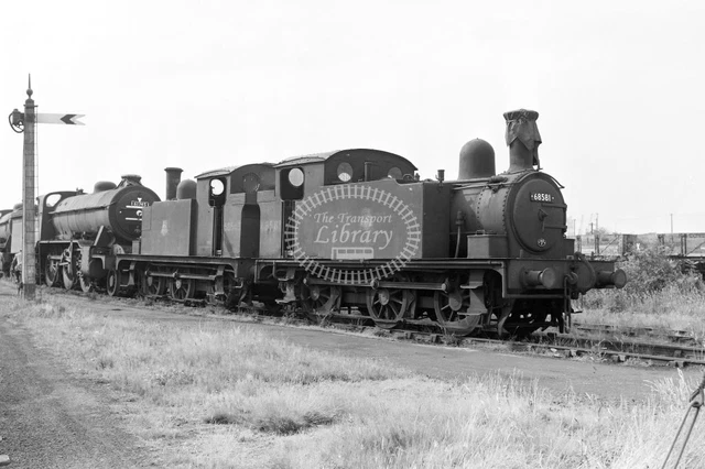 PHOTO BR BRITISH Railways Steam Locomotive Class J69 68581 +68543 ...