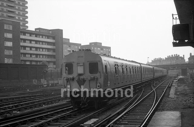LONDON VICTORIA CLASS 402 2-HAL EMU 2699 14.7.69 35mm Railway Negative ...
