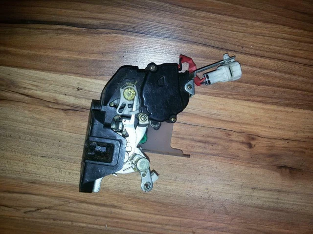 DOOR LOCK MECHANISM - rear right side Toyota Camry 1994 FR47278-69 EUR ...