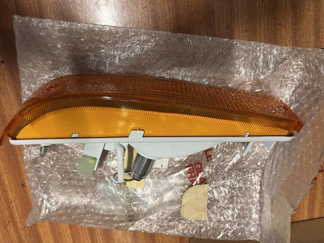 TOYOTA COROLLA LEVIN AE86 Front Bumper Indicator Turn signal RHS ...