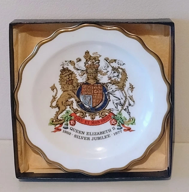 QUEEN ELIZABETH II Silver Jubilee Small Plate/Trinket Royal Stafford ...