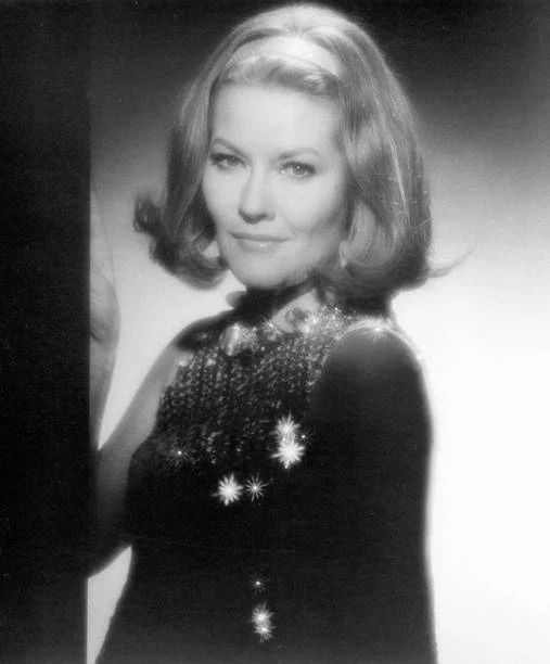 SINGER PATTI PAGE Poses For A Portriat 1980s OLD PHOTO $9.00 - PicClick AU