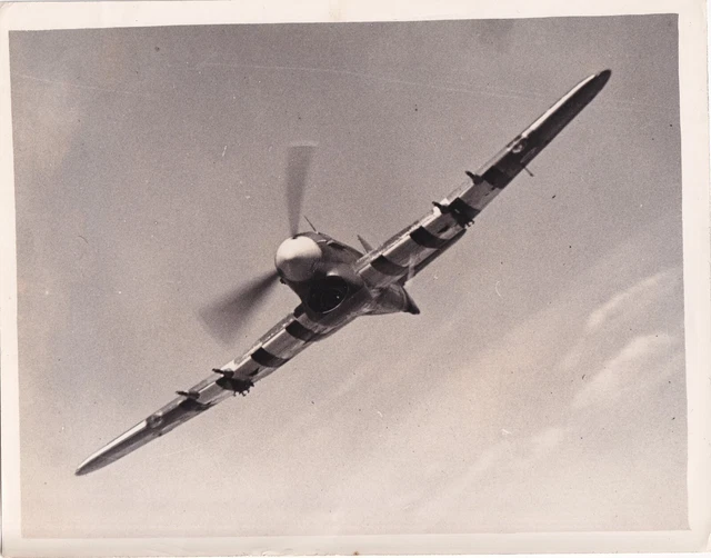 ORIGINAL PRESS PHOTO WW2 RAF Hawker Typhoon aircraft in flight 28.4. ...