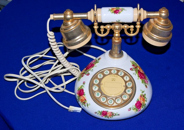 ROYAL ALBERT OLD Country Roses Astral Touch Button Telephone GWO. £49. ...