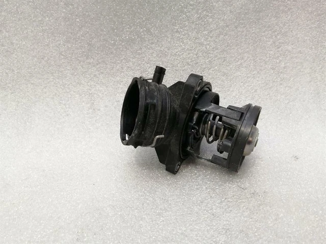 MERCEDES C CLASS W205 C43 AMG Thermostat Housing A2762000315 ...