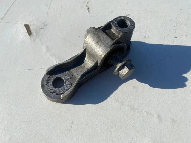 BMW 5 E60 E61 2006 Gearbox mounting bracket 782115147537 GRI29411 £49. ...