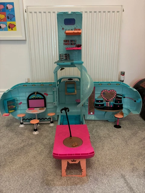 LOL SURPRISE 2 in 1 Glamper Van With Working Headlights - Opens Up To ...