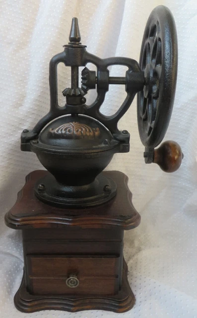 ALTE VINTAGE KAFFEEMÜHLE aus Holz und Guss mit großem Handrad nostalgisch schön EUR 28,90 ...