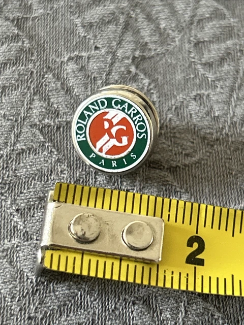 PIN'S ARTHUS-BERTRAND ROLAND Garros Logo Officiel 10 Mm EUR 10,00 - PicClick IT