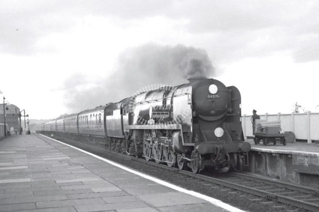 PHOTO BRITISH RAILWAYS Steam Locomotive Battle of Britian 34071 ...