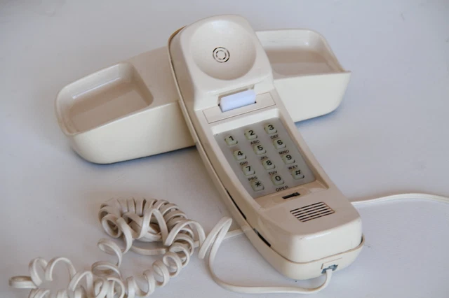 VINTAGE TABLE TOP Phone Corded Beige Push Button AT&T Technologies Inc ...