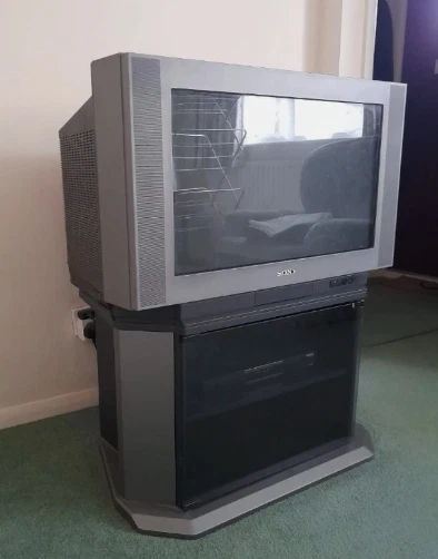 SONY TRINITRON KV-28FX20U 28" Widescreen Retro Gaming CRT TV Stand ...