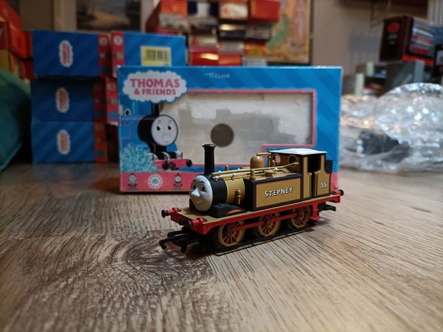 HORNBY THOMAS THE tank engine and friends stepney locomotive loco 00 ...