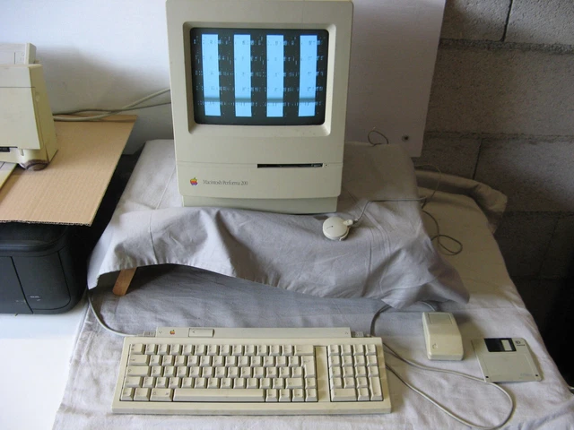RARE APPLE MACINTOSH Performa 200 version Française, clavier ...