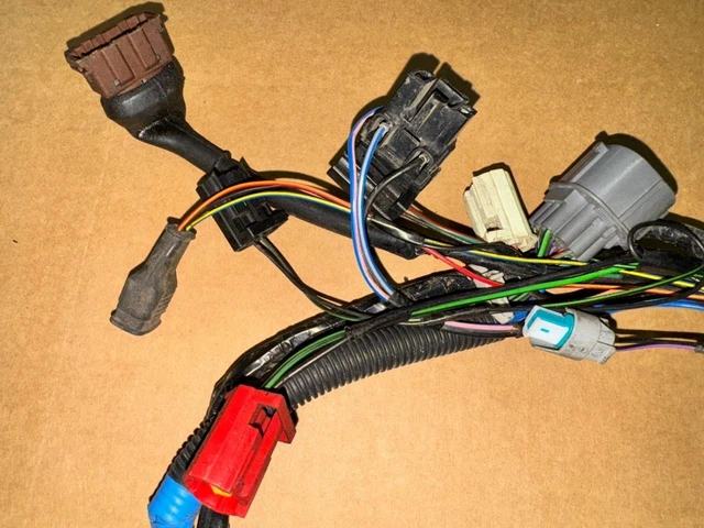 LAND ROVER DEFENDER Td5 & Tdci PUMA passenger side front wing wiring ...
