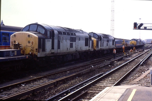35MM ORIGINAL COLOUR Rail Slide BR Class 37 37601 at unknown location £ ...