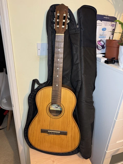 VINTAGE GIANNINI CLASSICAL Guitar Model Number 104 With Case GEWA £312. ...