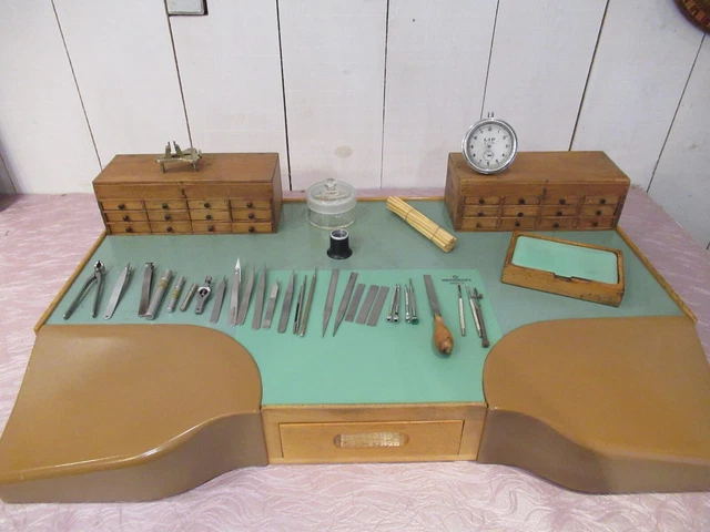 ÉTABLI D'HORLOGER BERGEON à poser .avec layette et outils d'horloger ...