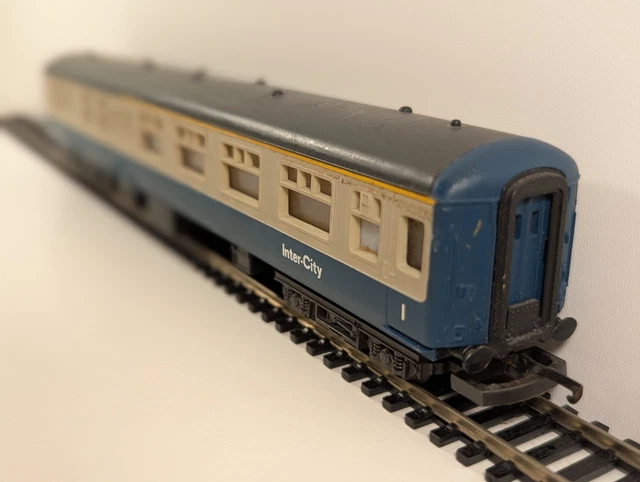 LIMA L305303W OO Gauge BR Mk2B BFK Brake First Corridor Coach – W16084 ...