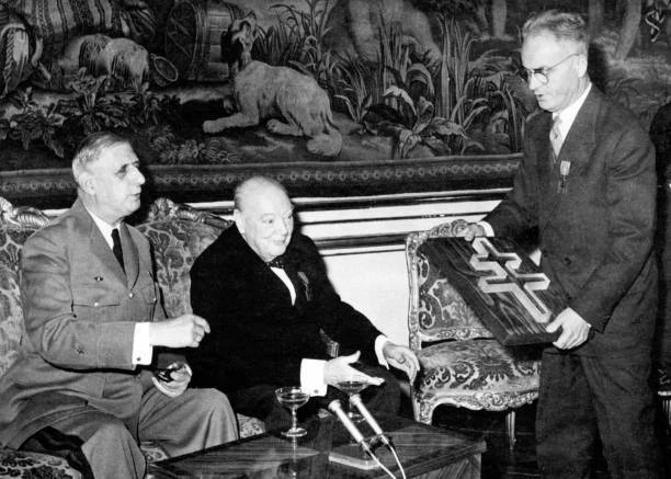 SIR WINSTON CHURCHILL receives Cross of Liberation in presence - 1958 ...