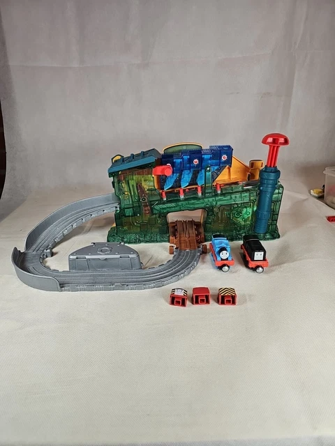 FISHER-PRICE THOMAS & Friends Take-n-Play Engine Maker Playset & Trains ...