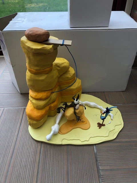 FIGURINE DIORAMA BIP Bip Coyote Road Runne Wile E. LOONEY TUNES ATLAS ...