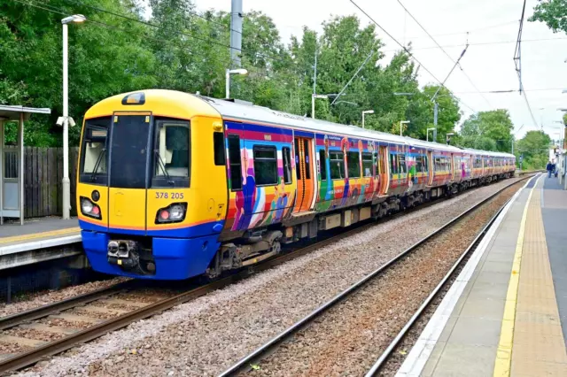 CLASS 378 NO 378205 in advertising livery at brondsebury £1.97 ...