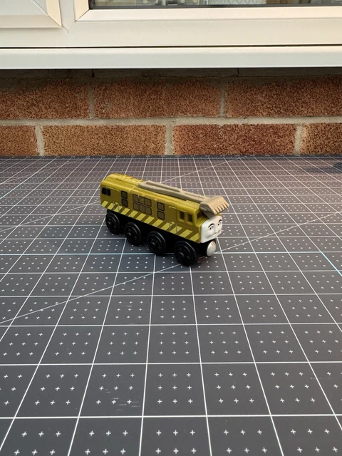 THOMAS AND FRIENDS Wooden Railway Talking Diesel 10 Toy Train £8.99 ...