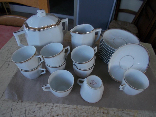 SERVICE À CAFÉ en porcelaine de Limoges-France, signature à identifier ...