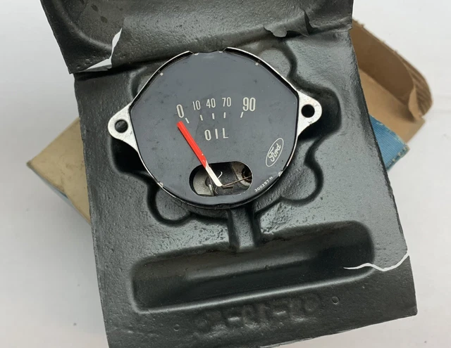 NOS OEM FORD 1967 1968 1969 F100 Truck Dash Oil Pressure Gauge F250 ...