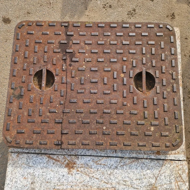 CAST IRON MANHOLE Drain Cover 661mm x 510mm Free P&p Lifting Handles ...