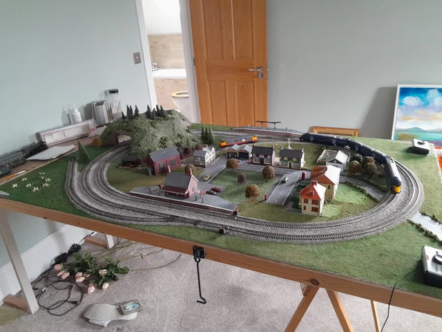 MODEL TRAIN LAYOUT oo gauge £350.00 - PicClick UK