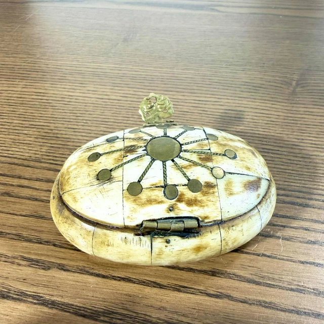 BOÎTE ANCIENNE EN Os Sculpté et Laiton – Travail Inde/Népal Circa 1940 EUR 25,00 - PicClick FR