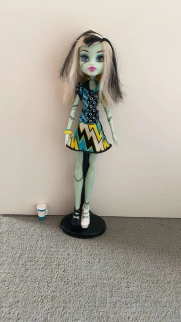 MATTEL MONSTER HIGH Frankie Stein Coffin Bean G1 2014 (with stand ...