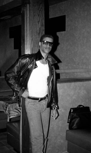 TONY TERRY POSES for photos backstage 1987 MUSIC OLD PHOTO 1 $8.50 ...