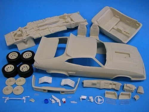THE PARTS BOX 1/25 XB 2-Door Aussie Police Kerbside Body Pack EUR 99,56 ...