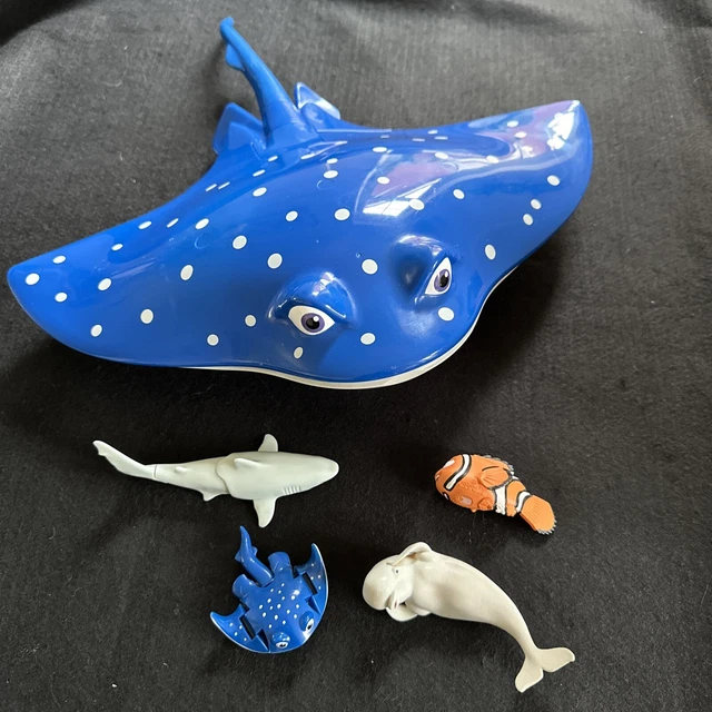DISNEY PIXAR MR Ray From Finding Nema Push Along Toy Plus Four Figures ...