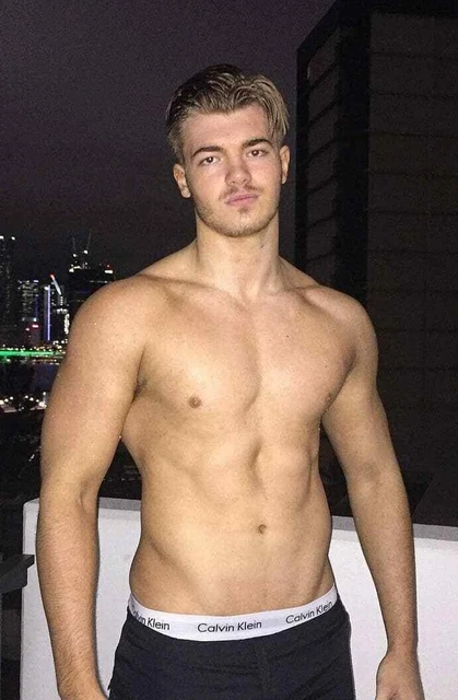 Shirtless Male Beefcake Muscular Frat Jock Hunk Gym Body Guy Photo 4x6