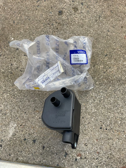 GENUINE VOLVO ENGINE PCV Breather Box Oil Separator 850 9146756 £25.00 ...