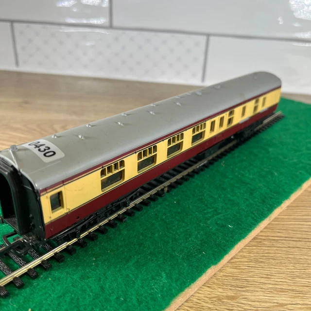 MAINLINE MK1 37102 Brake Corridor Coach - 00 Gauge - Model Railway ...