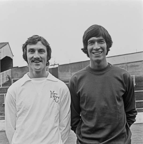 DEREK SMETHURST AND goalkeeper Bryan King of Millwall FC 1974 OLD PHOTO ...